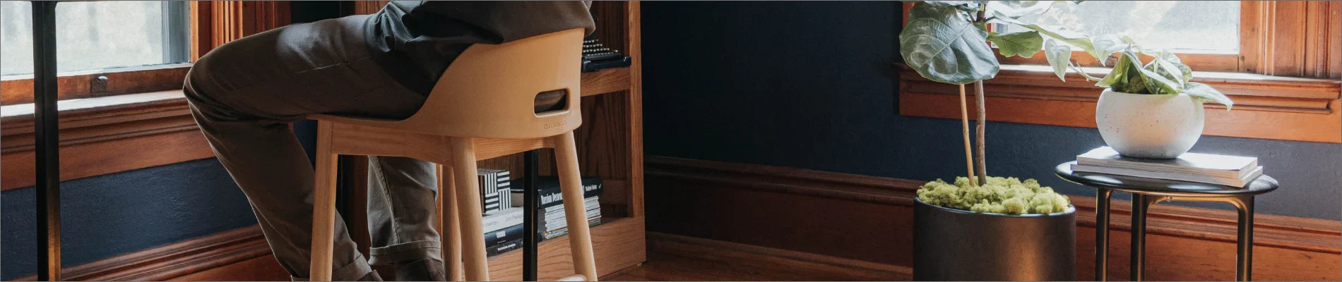 Modern Office, Desk & Tall Stools for Dynamic Workspaces | Haworth Canada