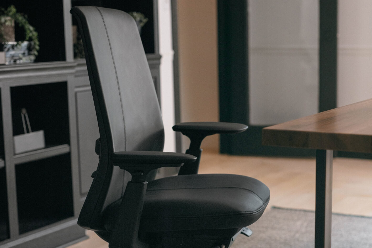 Soji Mesh and Leather Office Chairs | Haworth Store